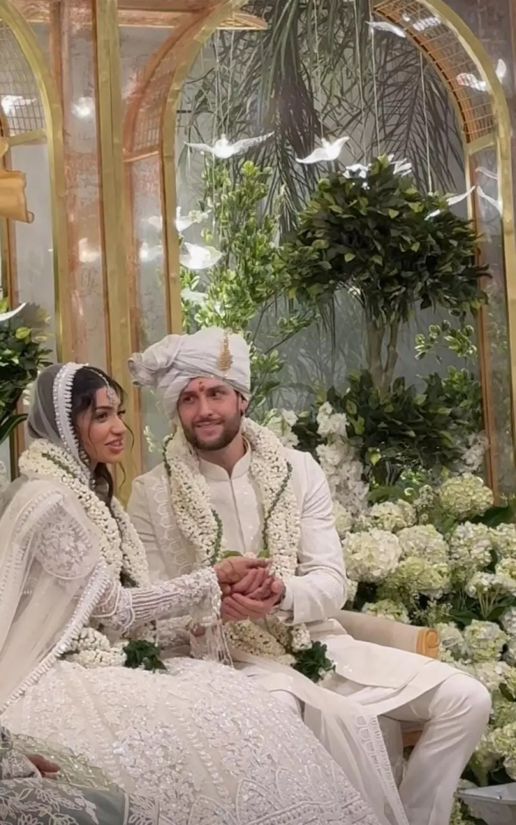 Shah Rukh Khan And Gauri's Reaction To Ahaan Panday-Karan Mehta Dancing To SRK Song 'I am The Best'